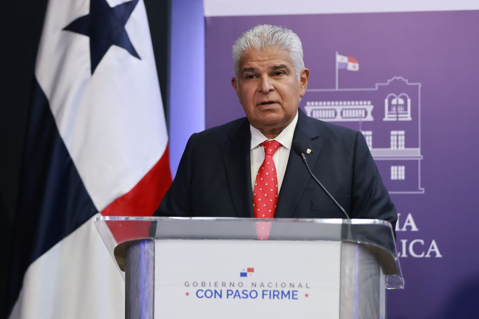 Panamá retira todo su personal diplomático en Venezuela